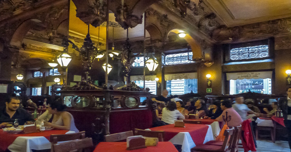 La Ópera Bar - El Viajero Fisgón